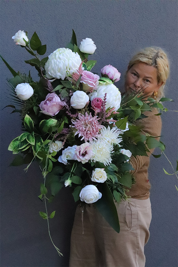 Nelema Luttea, biała wiązanka nagrobna z chryzantemami, dł.76cm - tendom.pl