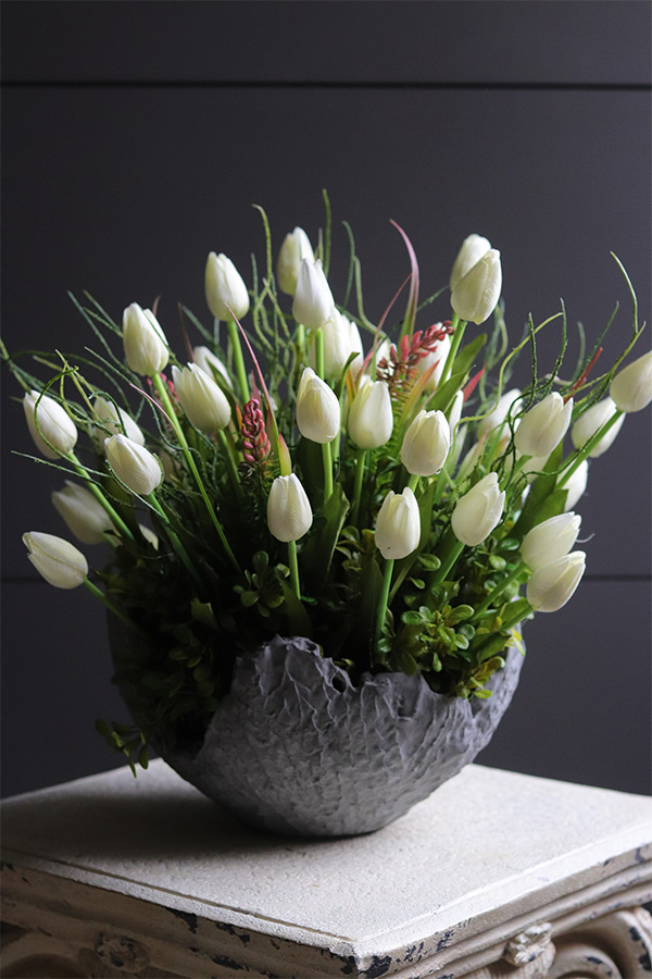 Tulippe Volcan Bianco, kompozycja nagrobna w misie, wys.37cm - tendom.pl