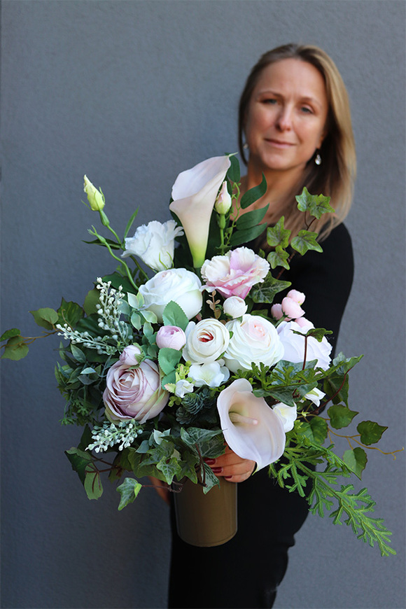 Julena Champagne, bukiet nagrobny z kallami, dł.50cm - tendom.pl